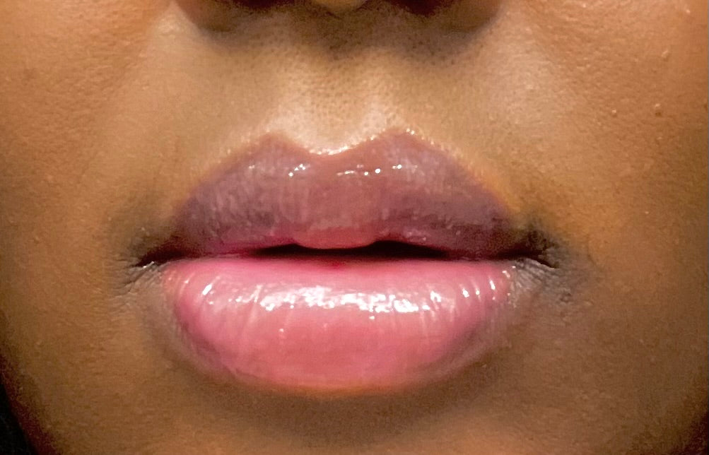 Long-lasting lip glosses by Blossom by B | Lip gloss for sensitive lip